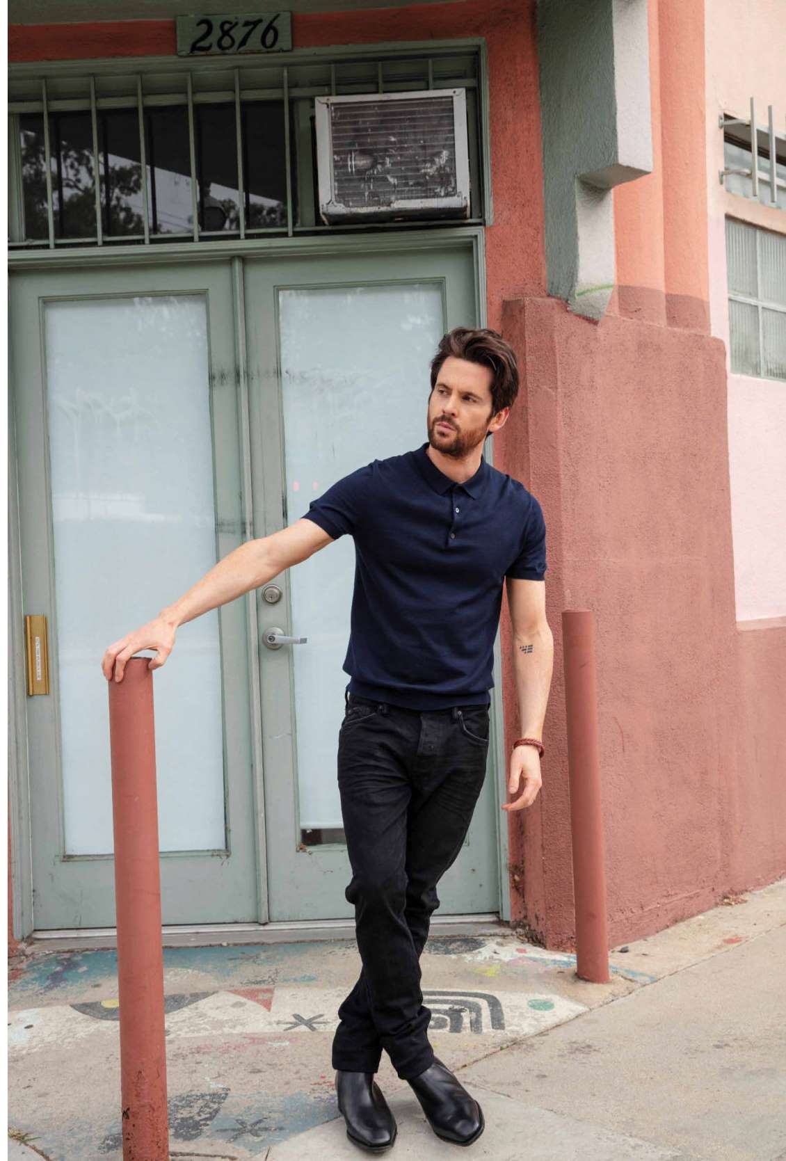Tom Riley, el camaleónico actor británico posa para DA MAN Magazine