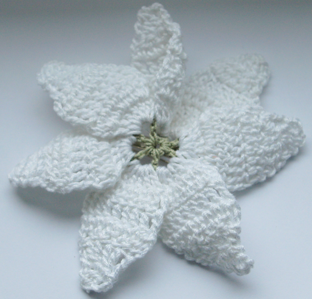 ATELIERUL DIN MANSARDA: Brosa din lana impaslita // Brosa crosetata manual