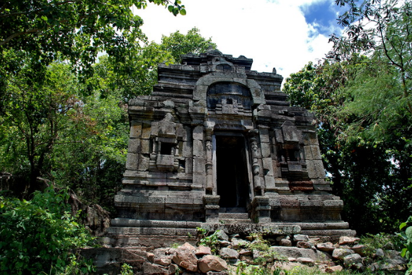 Phnom Da Temple in Cambodia - WORLD TRAVEL