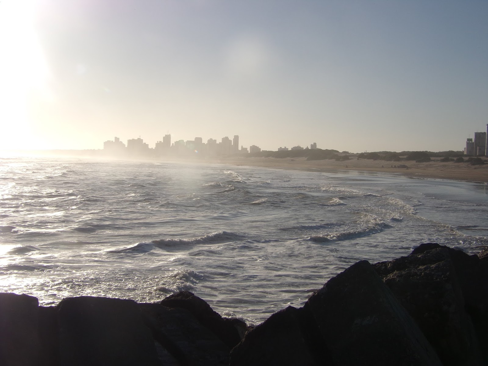 historias con pueblos: ESCOLLERA SUR DE NECOCHEA Y SUS FAROS