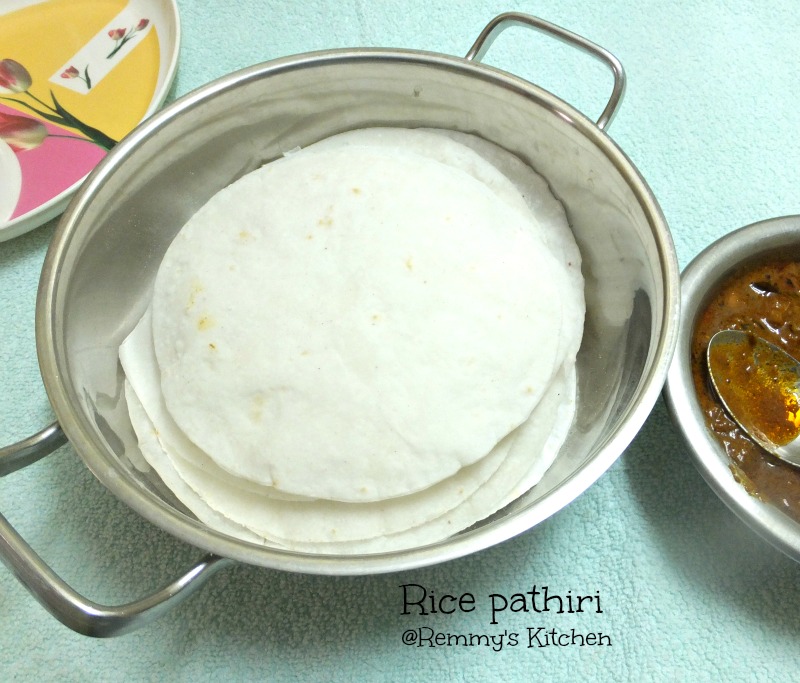 Remmy's Kitchen: Ari pathiri / Rice pathiri
