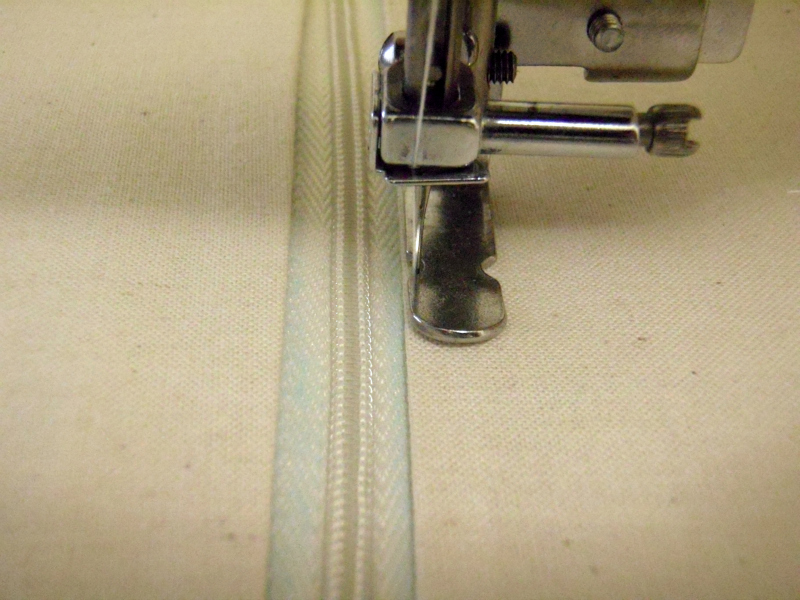 Mrs H - the blog: How to sew a zipped pocket