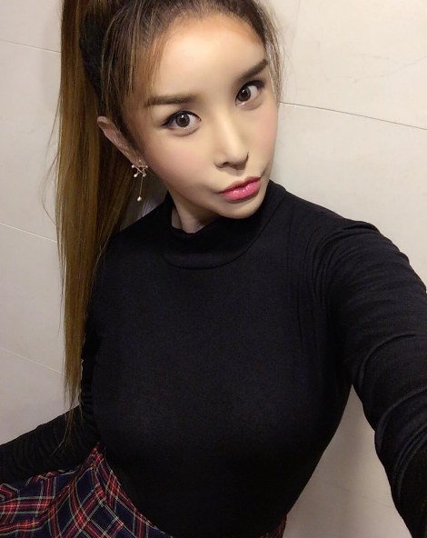 Harisu shows off her youthful beauty