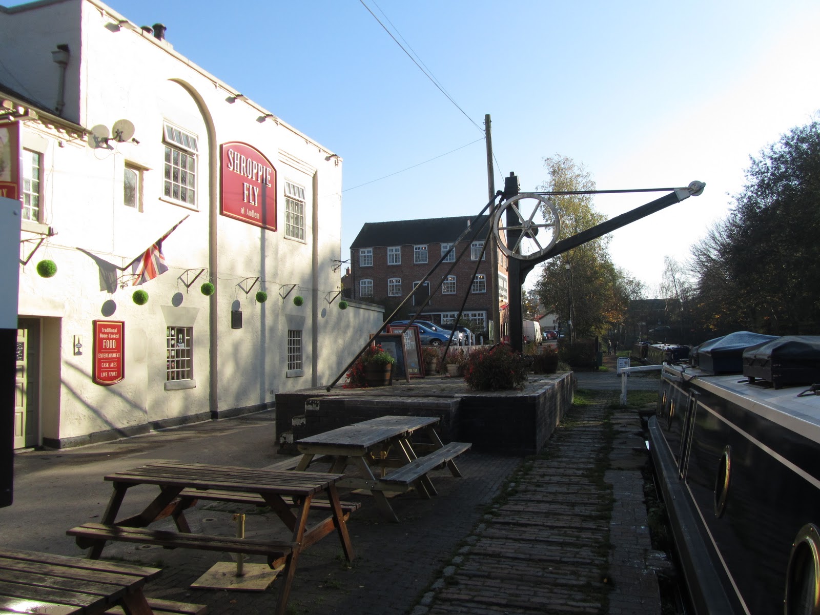 Narrowboat Armadillo: Mist, Audlem and "The Slow Train".