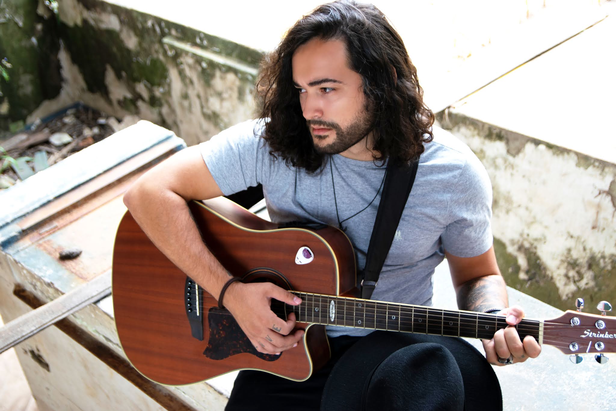 Gabs Marco estreia carreira grunge no Brasil com single “Crystals ...