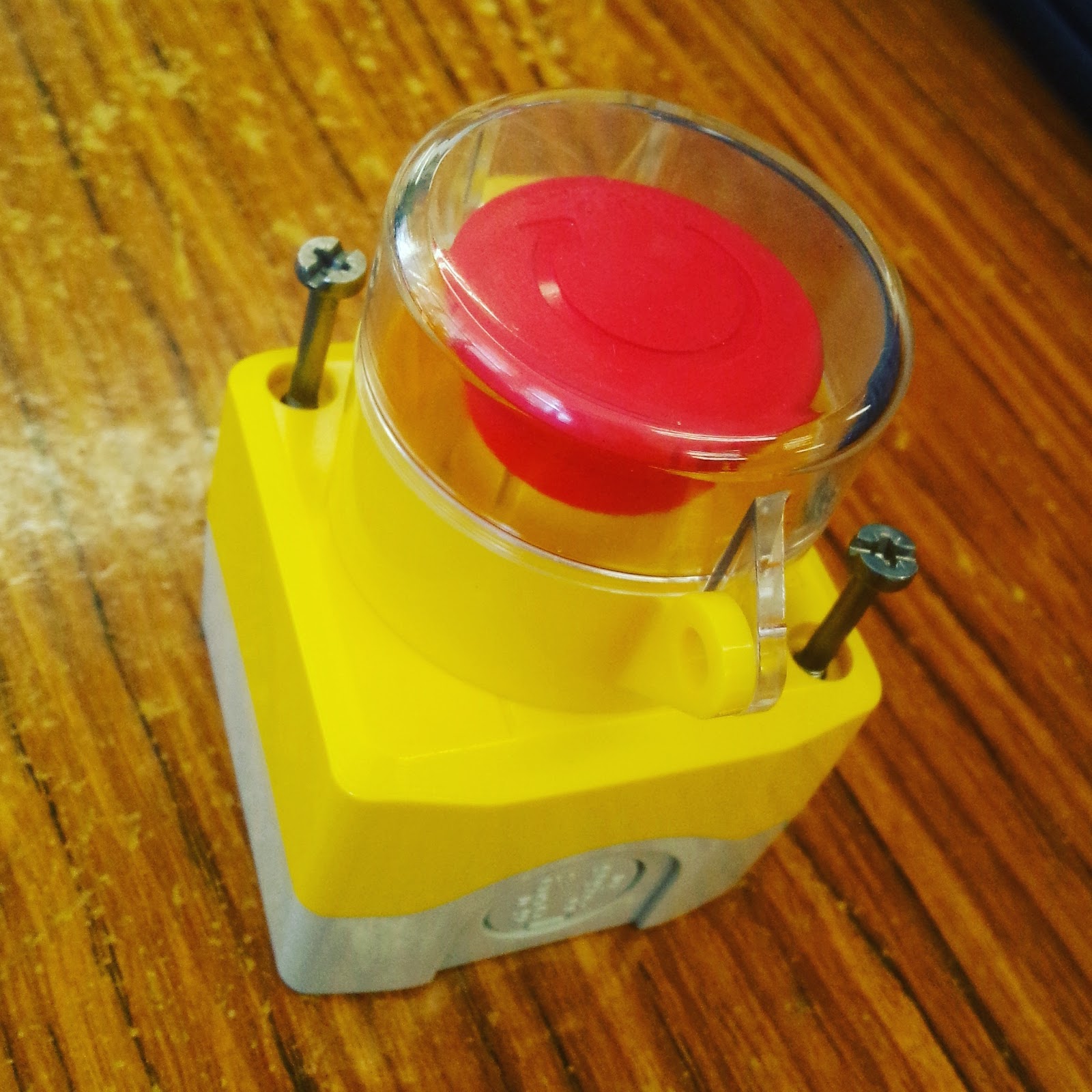 興昌電機 Hing Cheong - Electric: Schneider Emergency Stop Control Box ...