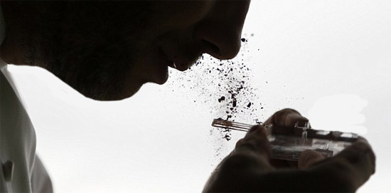 Cheirar chocolate deixa 'bem louco'? Eis a nova 'droga' das baladas