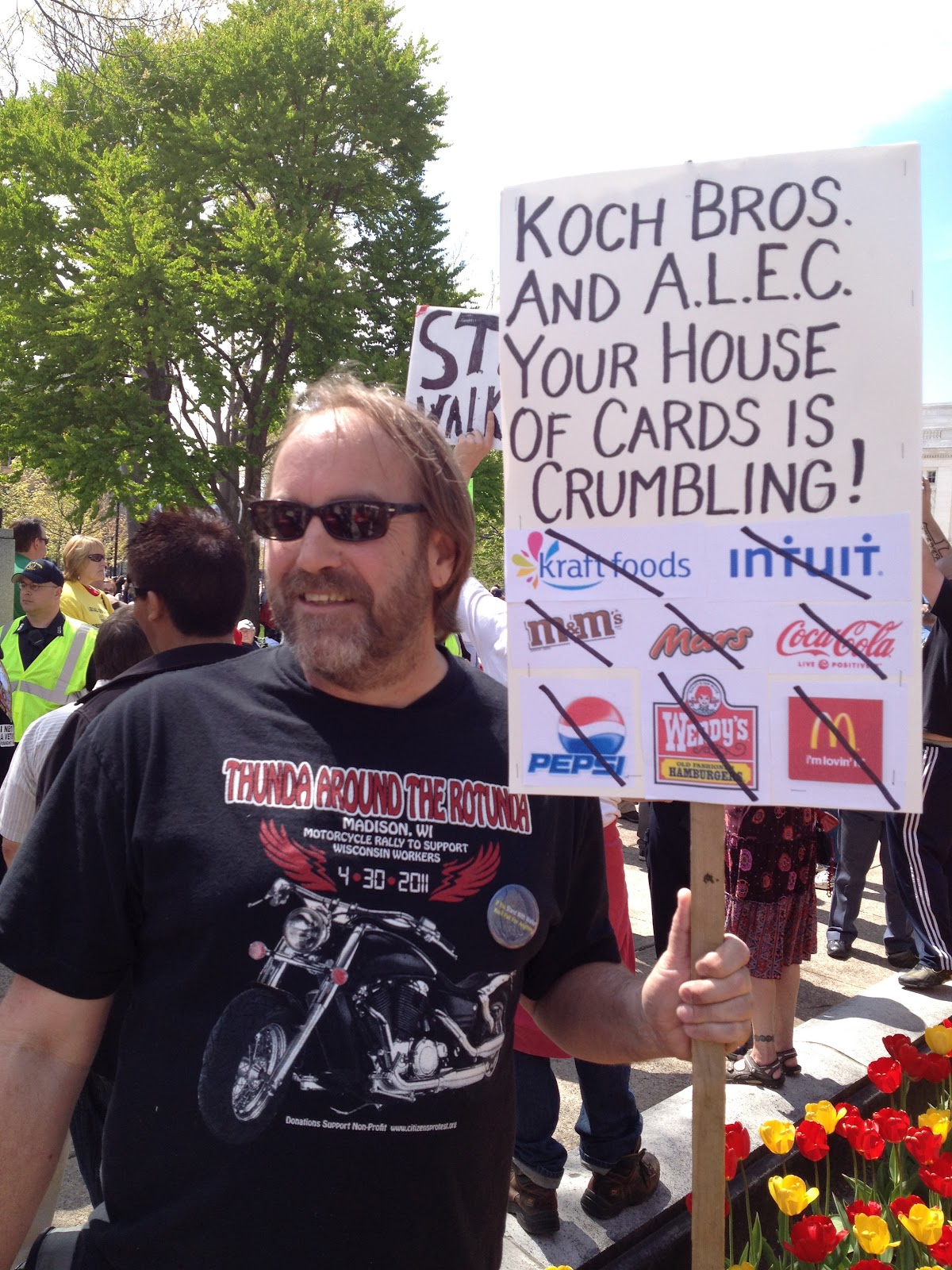 Teamster Nation: Big anti-Walker rally in IL after tiny pro-Walker ...