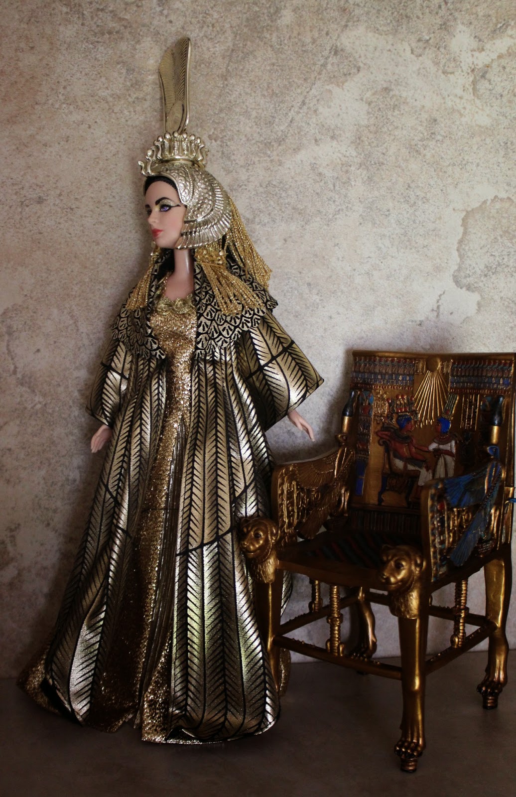 PLANET OF THE DOLLS: Doll-A-Day 158: Elizabeth Taylor as Cleopatra