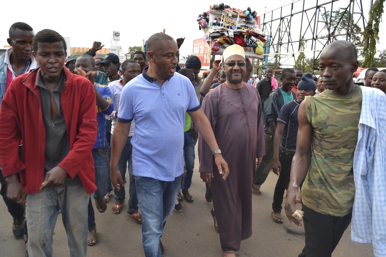 DAVIS MOSHA ABEBESHWA MAJUKUMU YA MBUNGE MOSHI MJINI NA WANANCHI ...