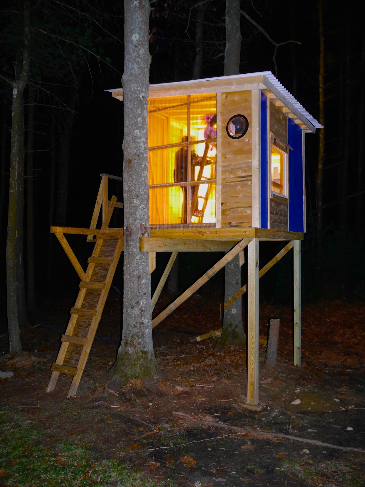 Relaxshacks.com: Deek's Workshop- TWO tree houses in THREE DAYS ...