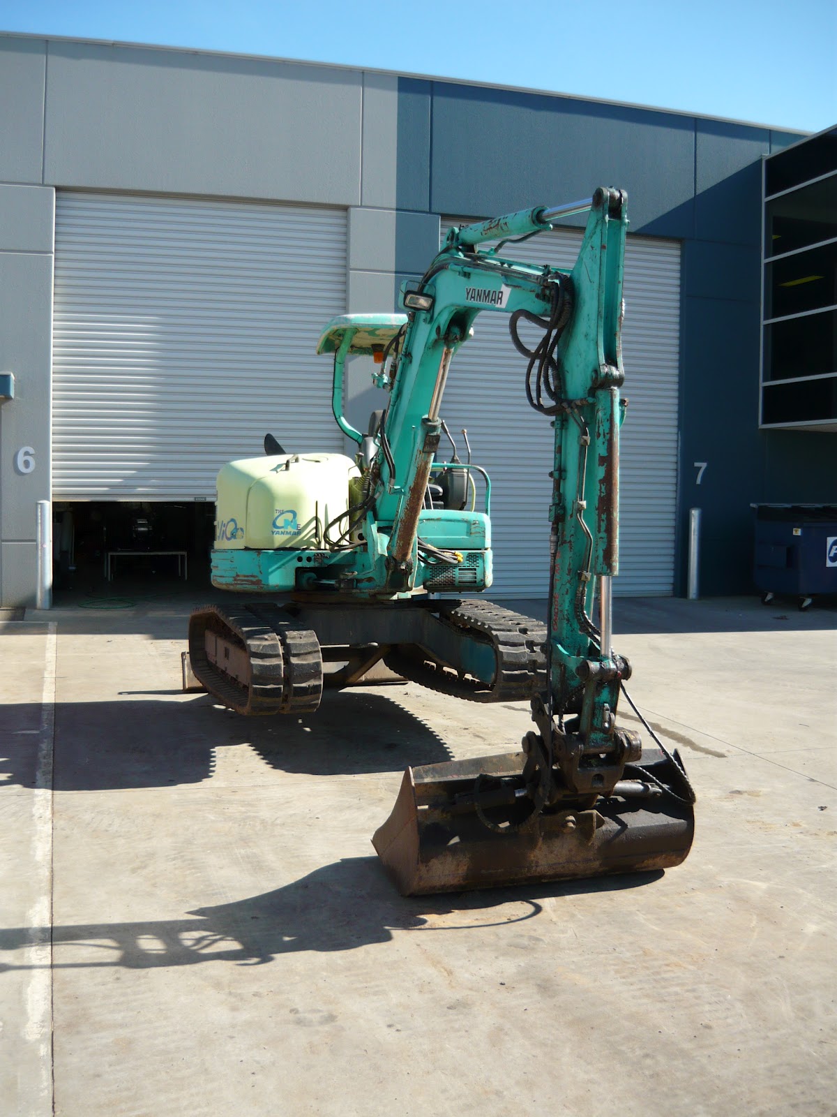 CHRISTIE PACIFIC CASE HISTORY: YANMAR Vio 40 TRACK DRIVE MOTOR REBUILD.