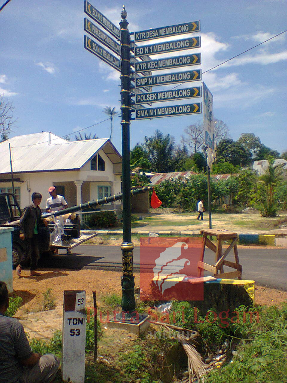 Putra Sari Logam ::..: Tiang Rambu dan Penunjuk Arah Jalan