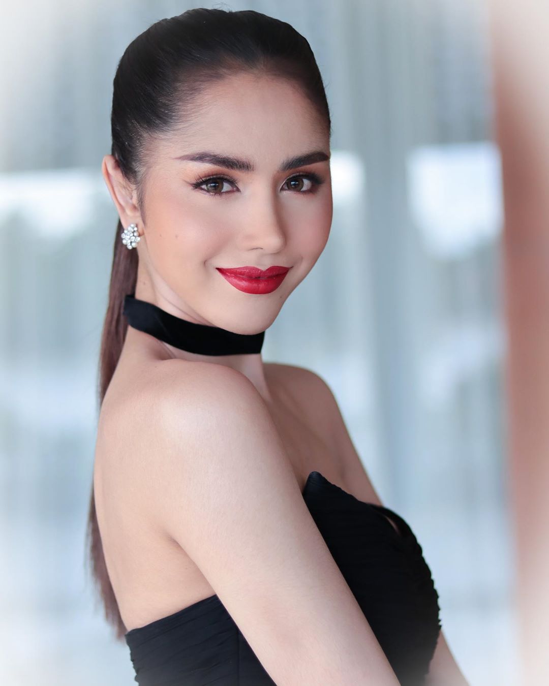 Issaree Nat Mungman – Most Beautiful Thailand Transgender in a Evening ...