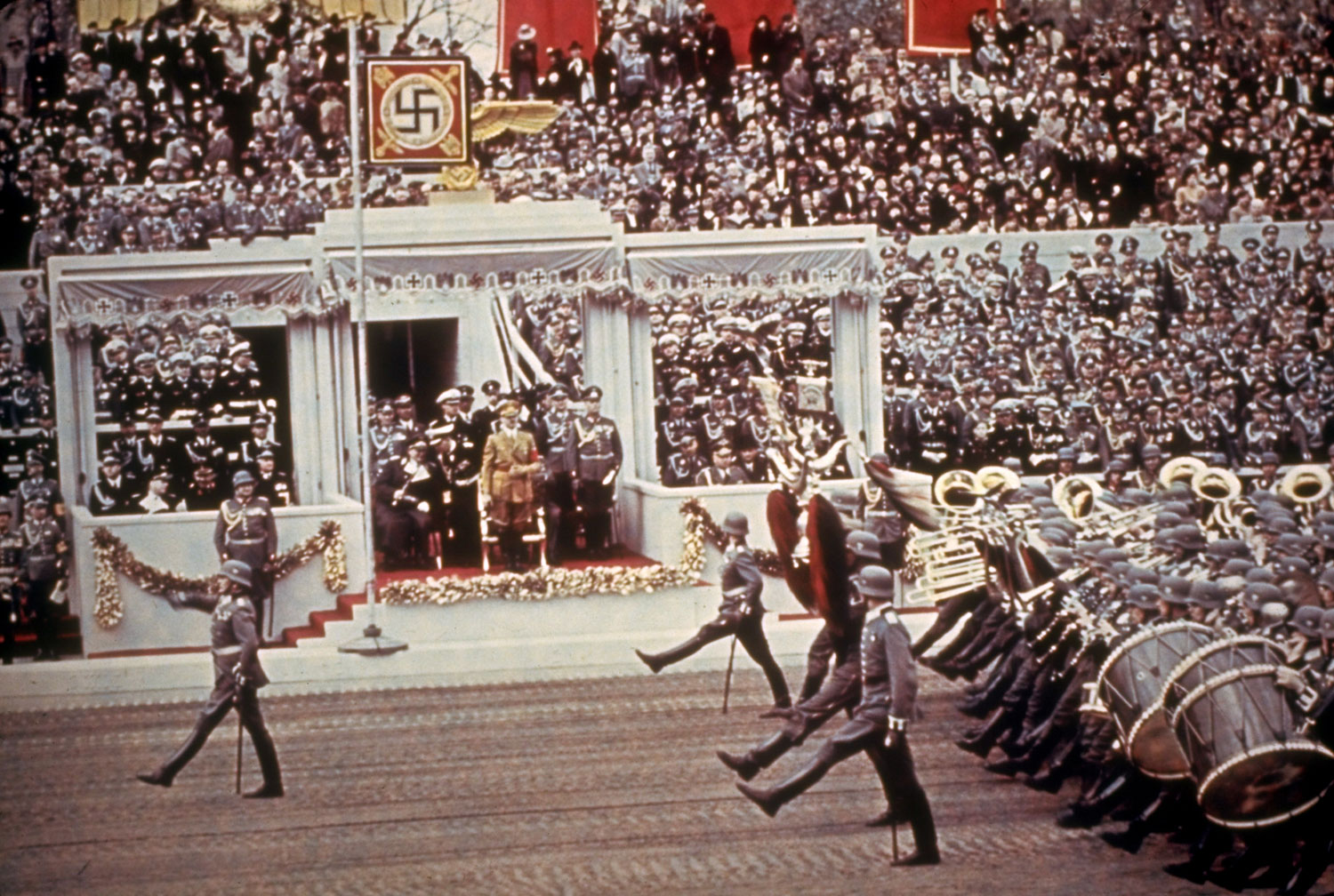 Hitler at 50: Rare Color Photographs From a Despot's Birthday in 1939 ...