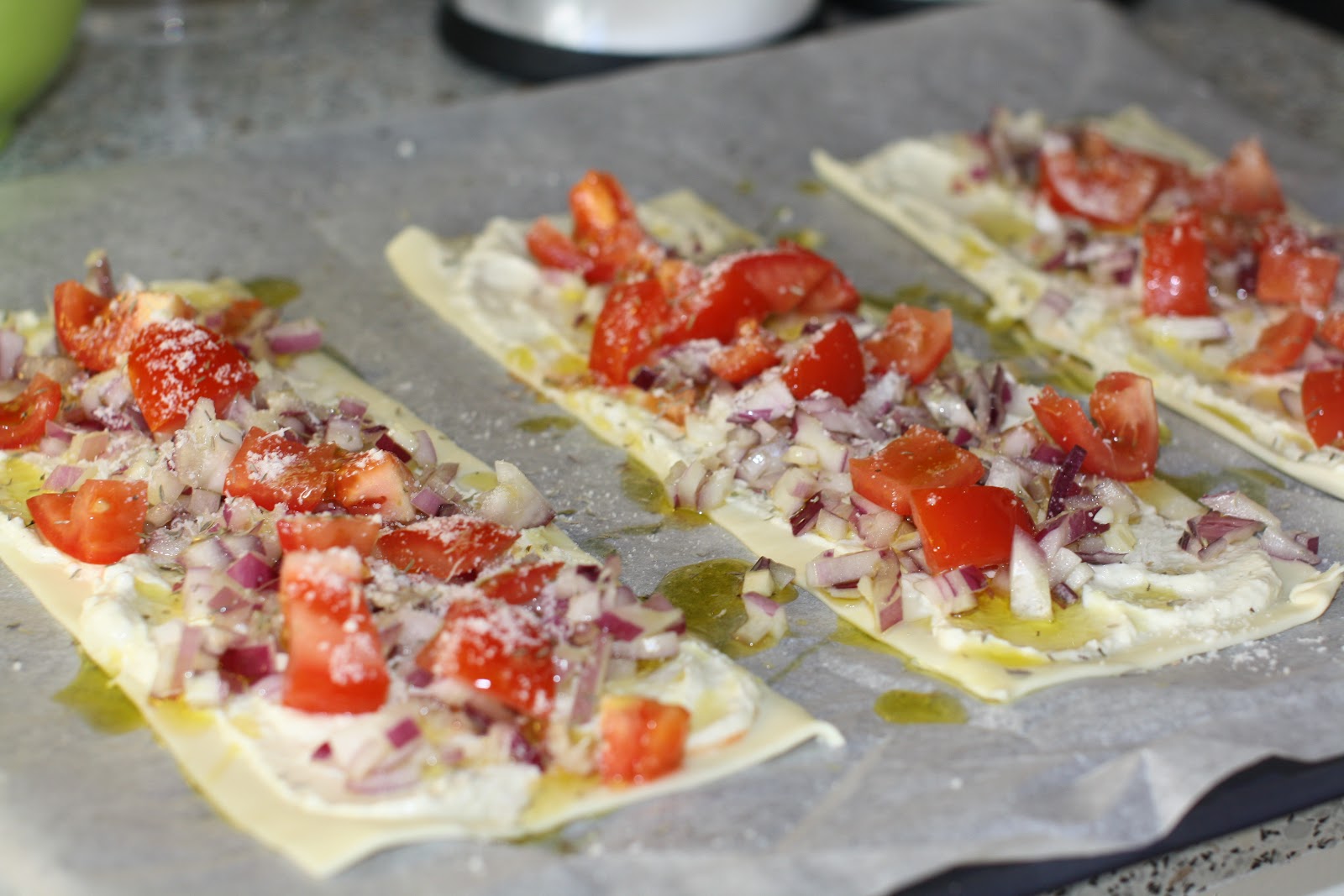 Berdin's Køkken: Forret - Butterdej med tomat og serrano skinke!