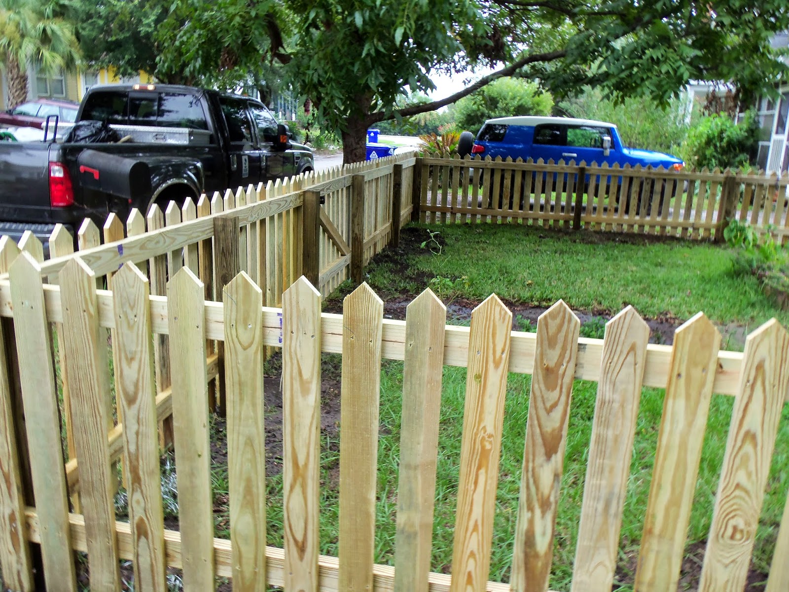 Town & Country Fences, LLC: Dressing Up the Front Yard with a Cute Wood ...