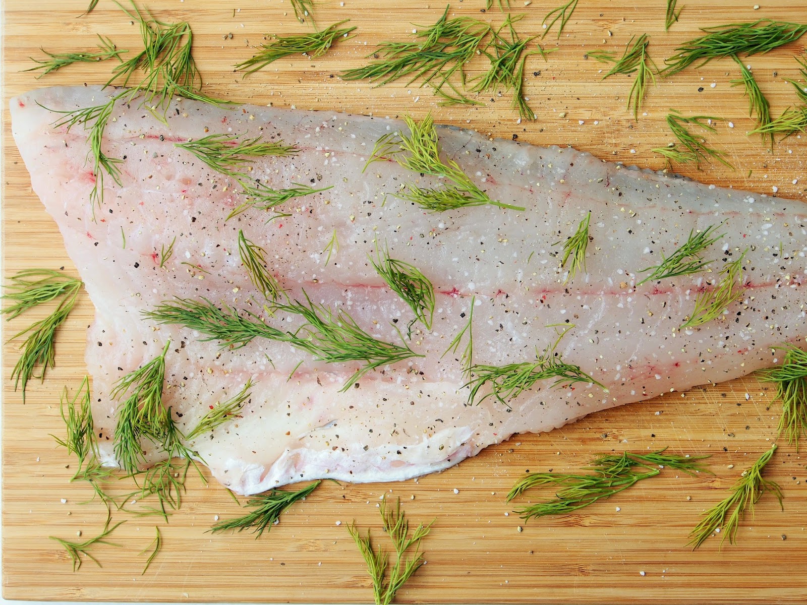 Kuhaa, parsaa ja sitruunainen voikastike — Peggyn pieni punainen keittio