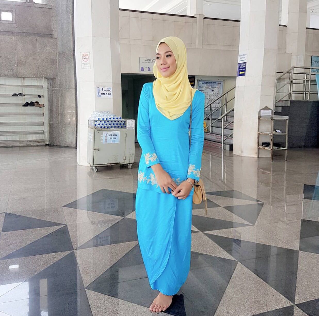 Biodata Azar Azmi | Cerita Budak Sepet