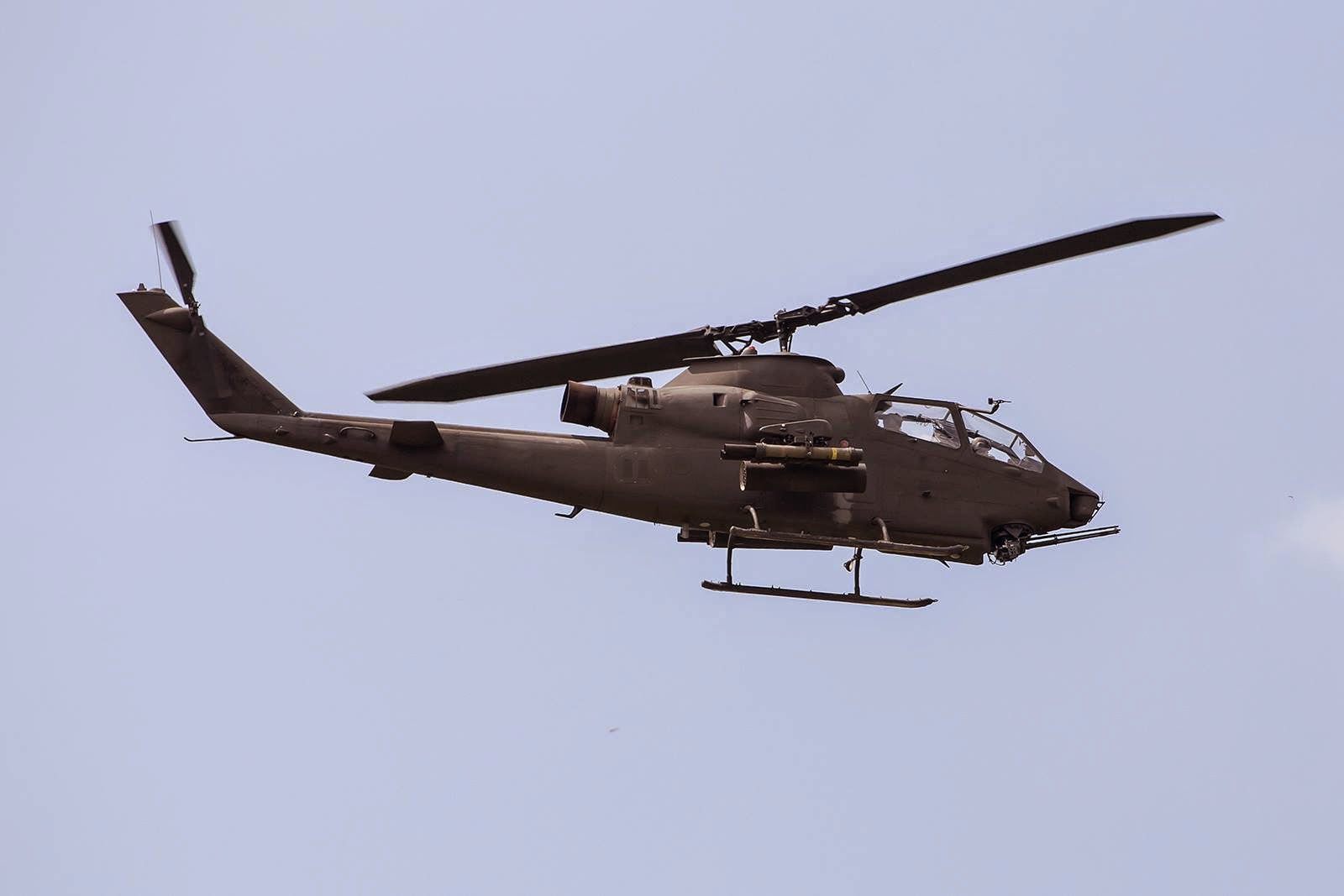 THAIDEFENSE-NEWS: ประมวลภาพ AH-1F Cobra และ AS550 C3 Fennec