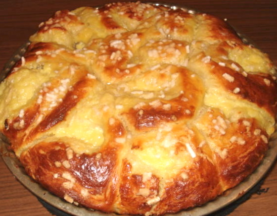 Brioche Cake with Pastry Cream (Brioche alla Crema)