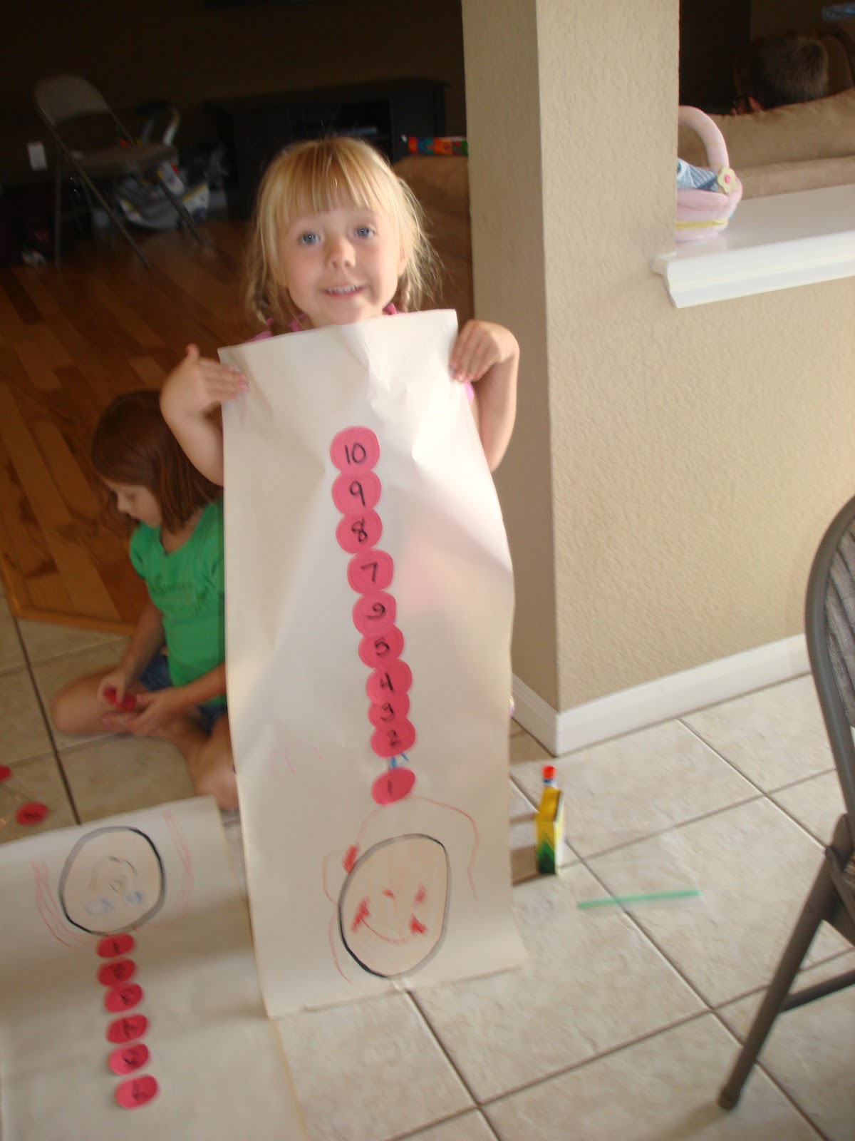 Cute Creative and Fun!: Mom & Me Book Club: "10 Apples Up On Top"