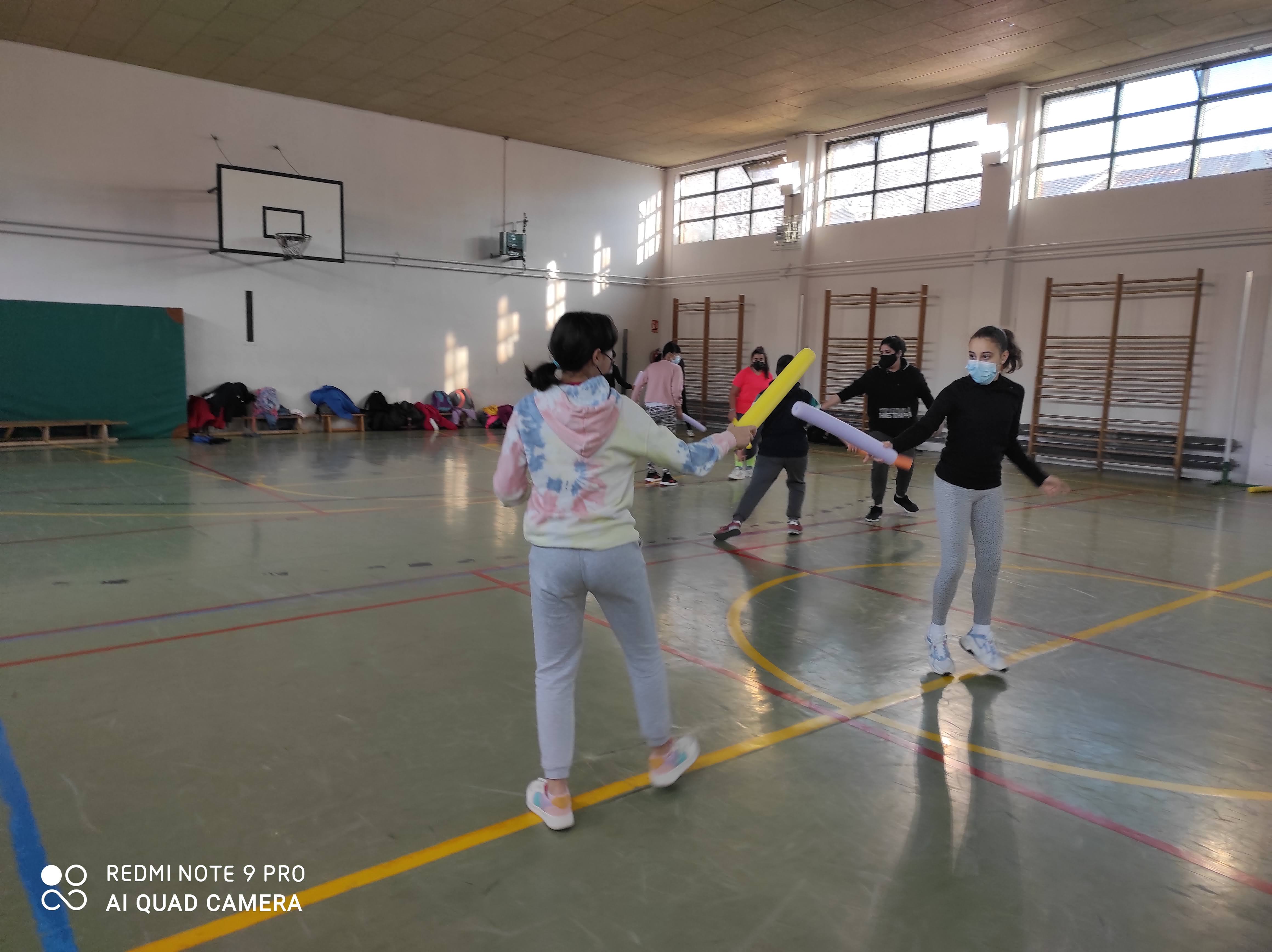 TU PROFE DE EDUCACIÓN FÍSICA: INICIACIÓN AL ESGRIMA CON SABLE ESPUMA