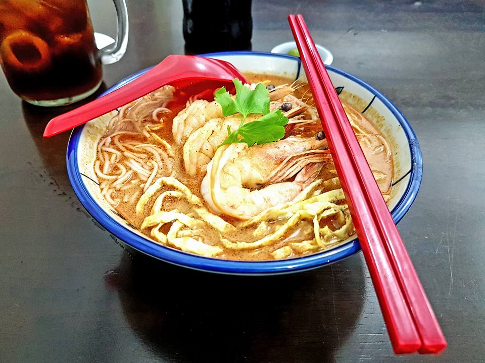 Traditional prawn laksa at Brothers Food Court Miri in Riam Emart ...