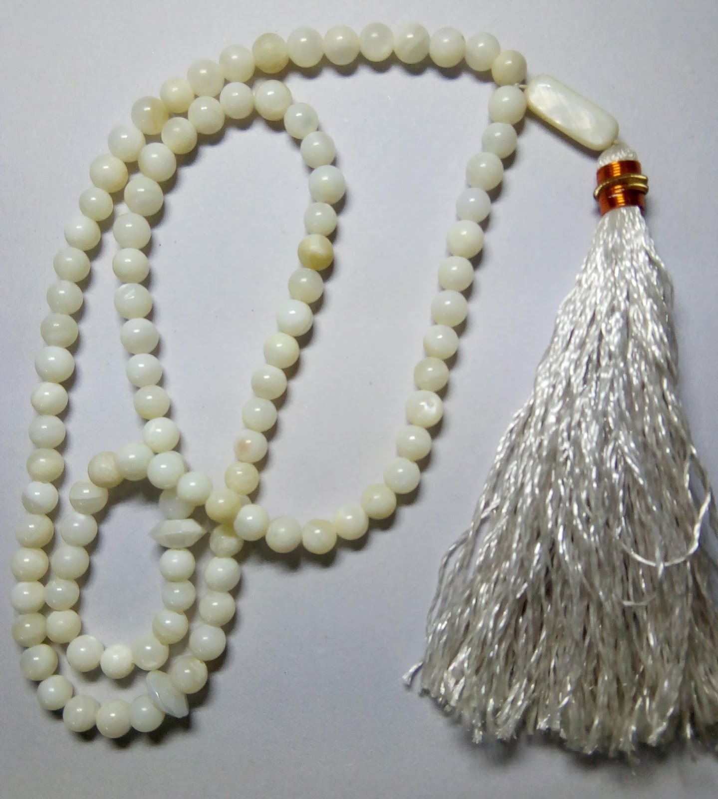 Rehnuma-e-Amliat: Beautiful Sadaf Gemstone Tasbeeh