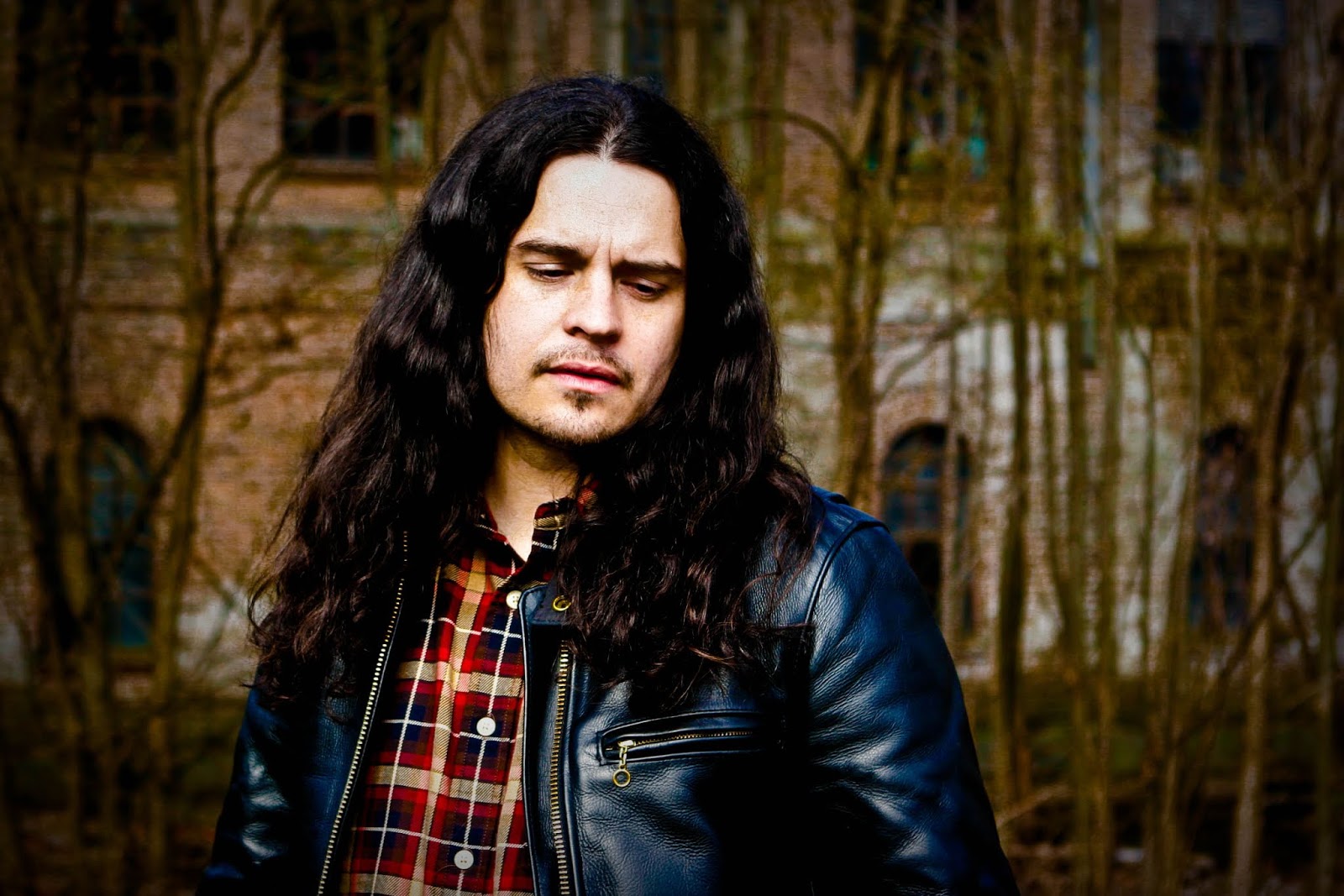 Stephen O'Malley, do Sunn O))), faz performance intimista na Audio Rebel