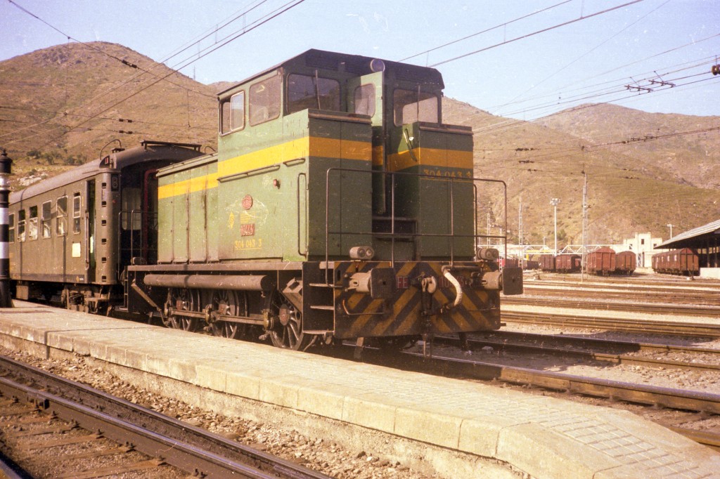 Rails sense fronteres: Locomotores dièsel-elèctriques, sèrie 304, de RENFE.