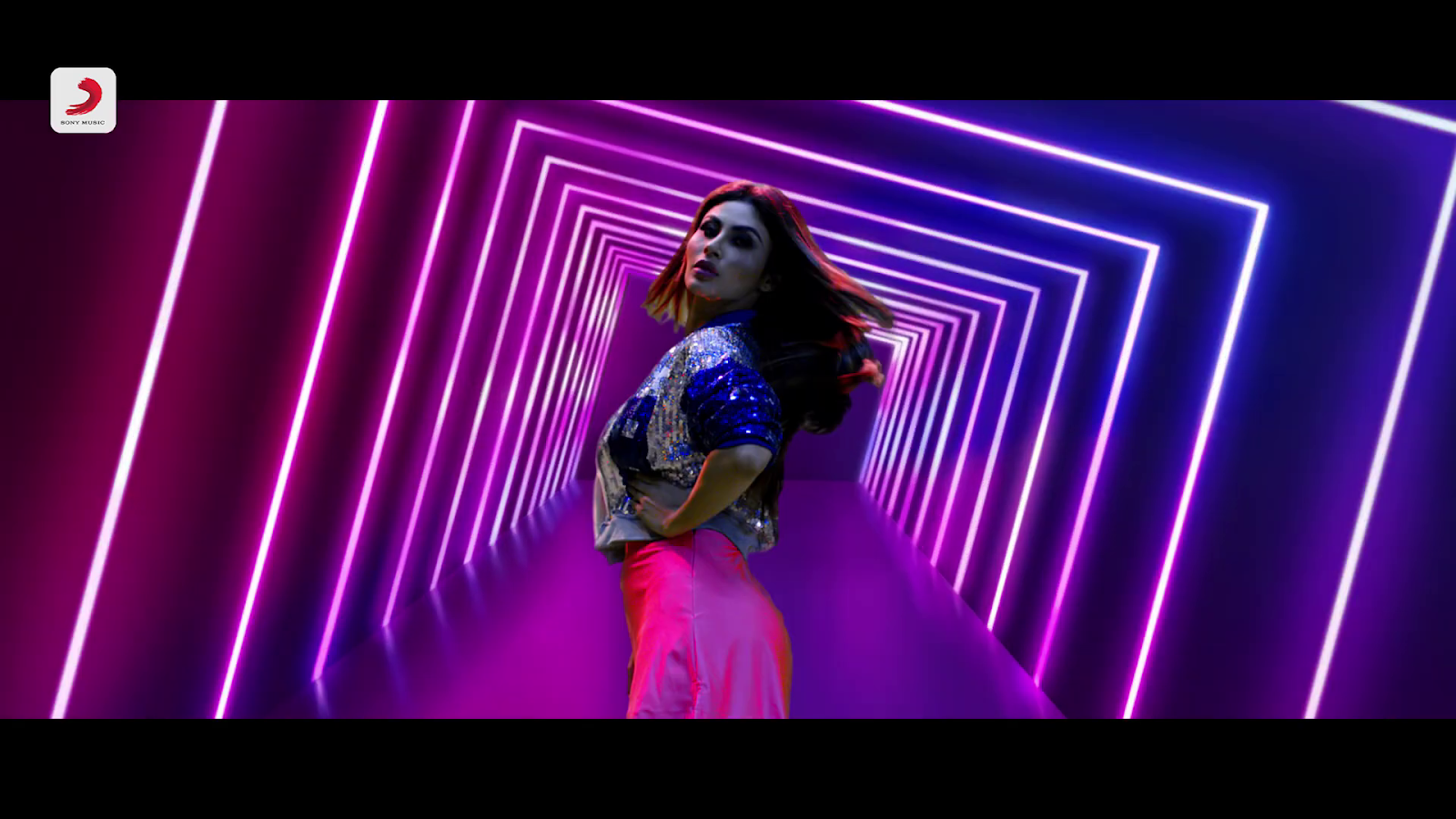 STARS INDIAN OF INDIAN TELEVISION: Mouni Roy looking stunning in The ...