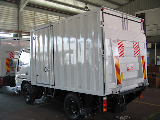 ISUZU TRUCK IN MALAYSIA: ISUZU NKR CORRUGATED BOX VAN WITH TAIL LIFT