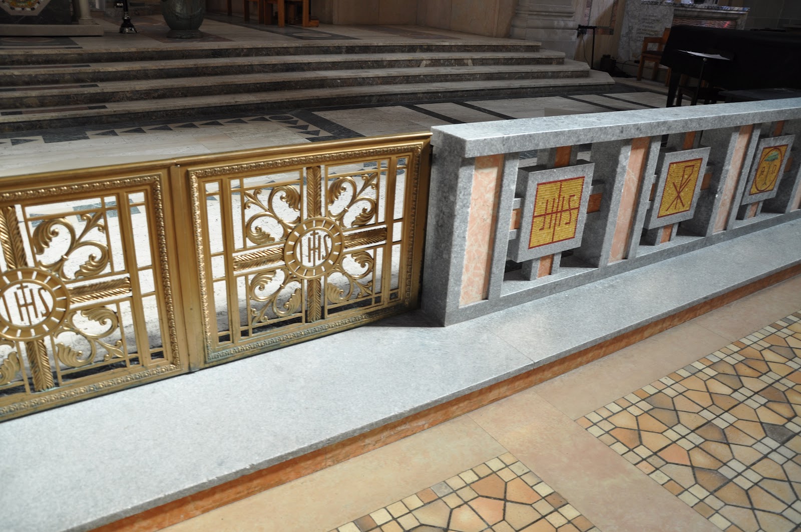 Orbis Catholicus Secundus: Communion Rail