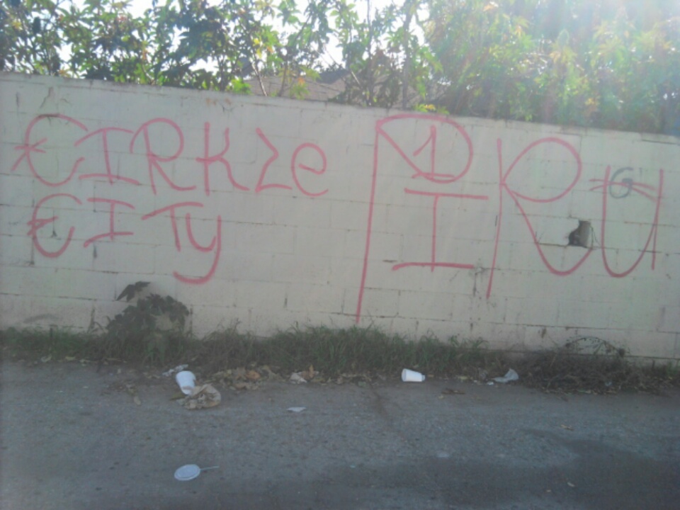 blood gangs graffiti: Circle city piru ( watts )
