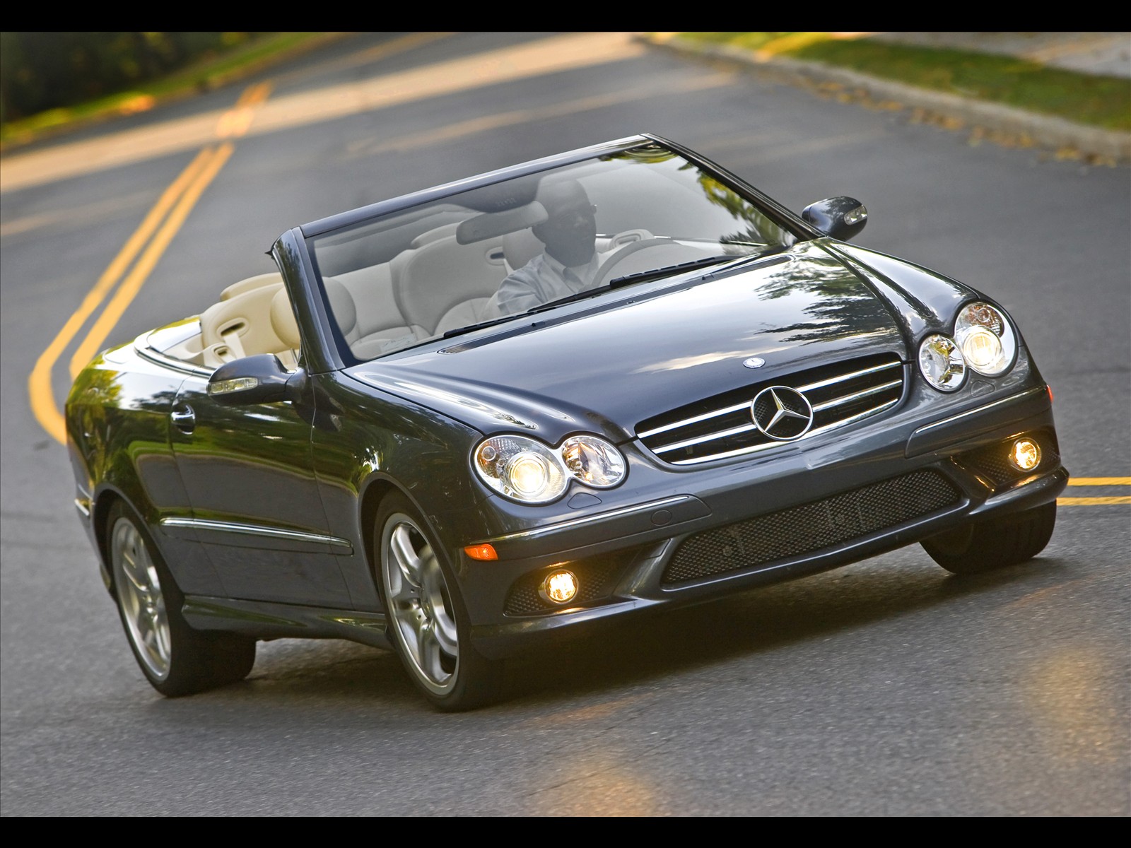Cars News Review: Mercedes-Benz CLK 550 - Sports and chic