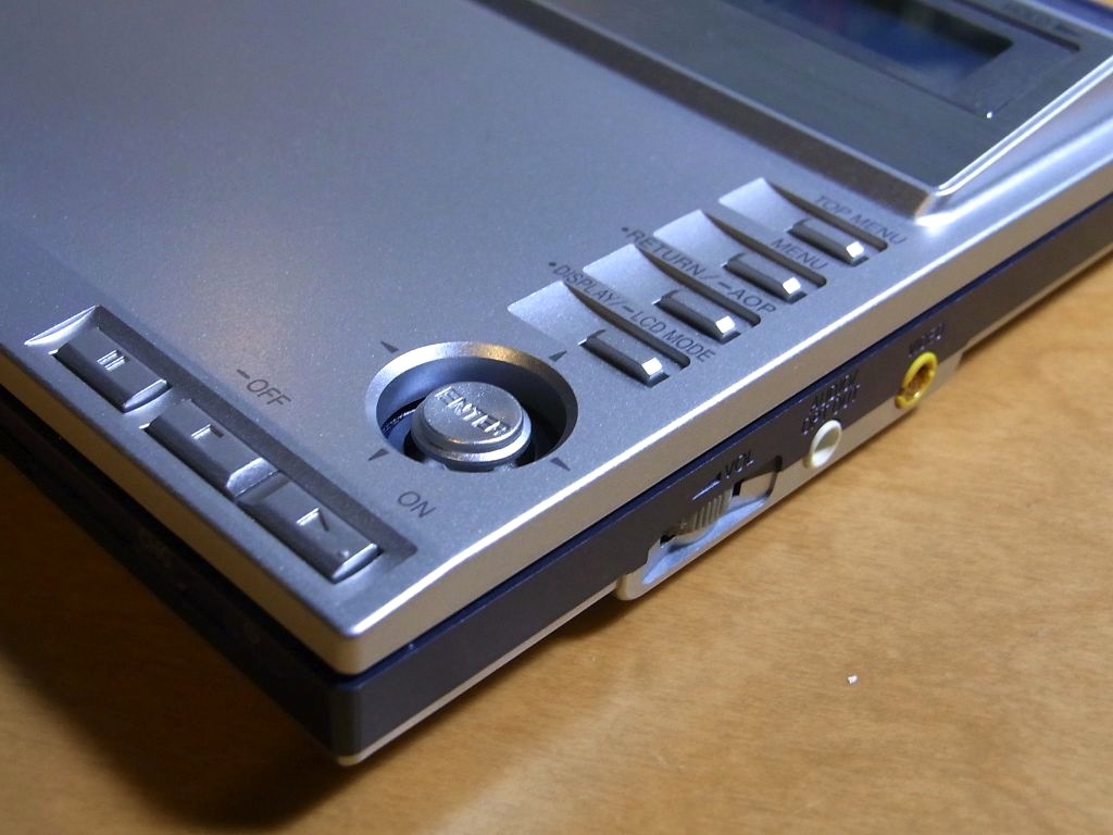 卓上オーディオ (Tabletop Audio): ポータブルDVDプレイヤー(Panasonic DVD-PS3)