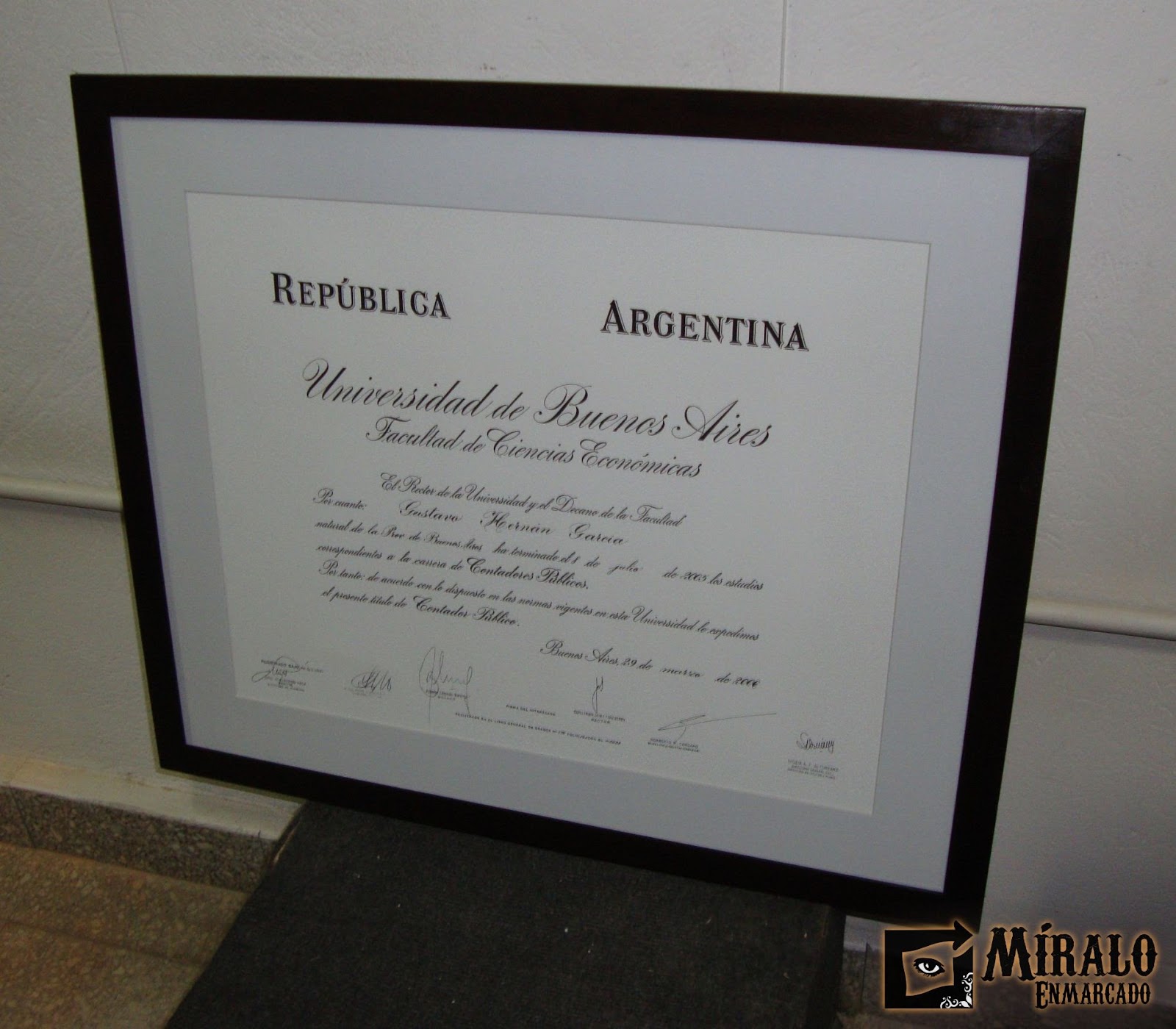 Enmarcado de Título de la UBA - Marco chato, passepartout y vidrio ...