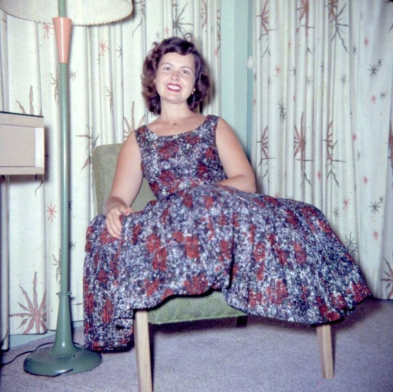 24 Beautiful Snaps Show Fashion Styles of a Young Lady During the 1950s ...