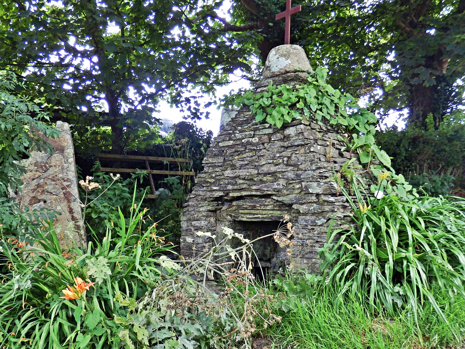 Mike's Cornwall: The Ancient St Piran's Holy Well and St Piran's Church ...