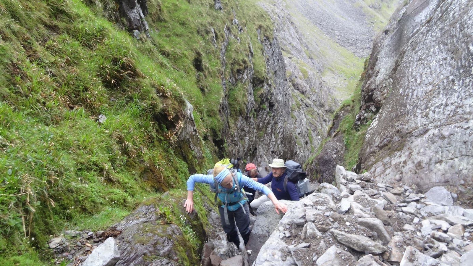HOWLINGMIST: Curve Gully Ridge Mountaineering On Carrauntoohil