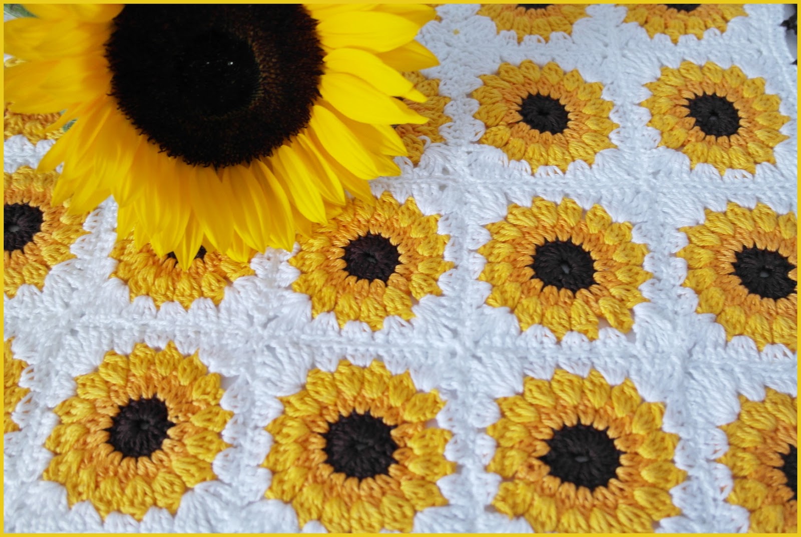 .: Virkad Solrospläd/kudde - Mönster