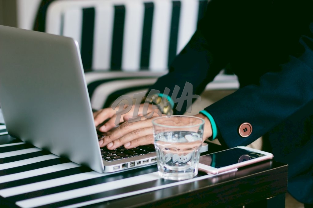 Ultimate Guide To Use Royalty Free Stocks Photos ultimate-guide-to-use-royalty-free-stocks-photos