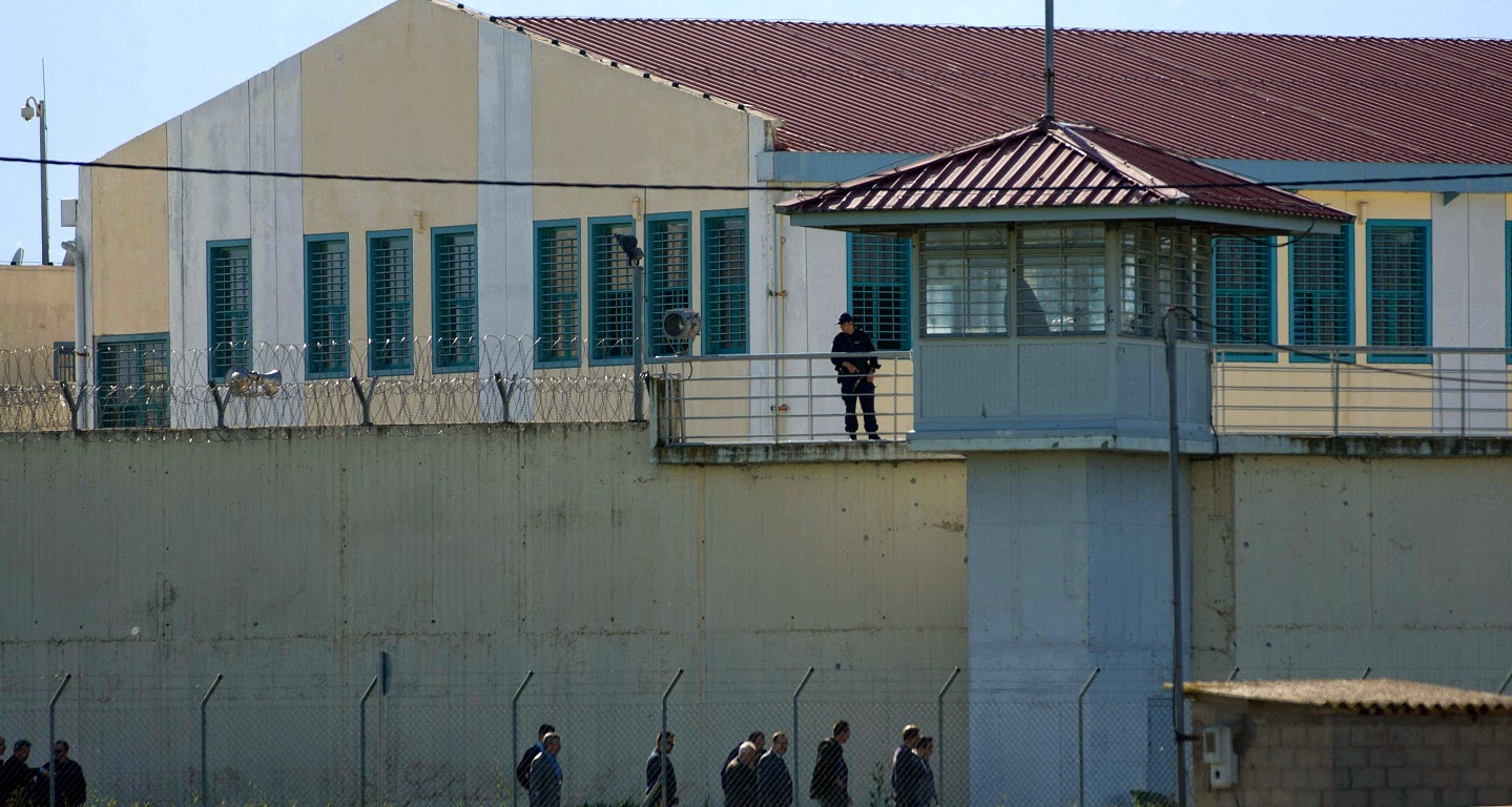 ΣΙΓΑ ΤΗΝ ΕΙΔΗΣΗ... ΒΡΗΚΑΝ ΑΥΤΟΣΧΕΔΙΟ ΜΑΧΑΙΡΙ ΚΑΙ ΗΡΩΙΝΗ ΣΤΙΣ ΦΥΛΑΚΕΣ ...