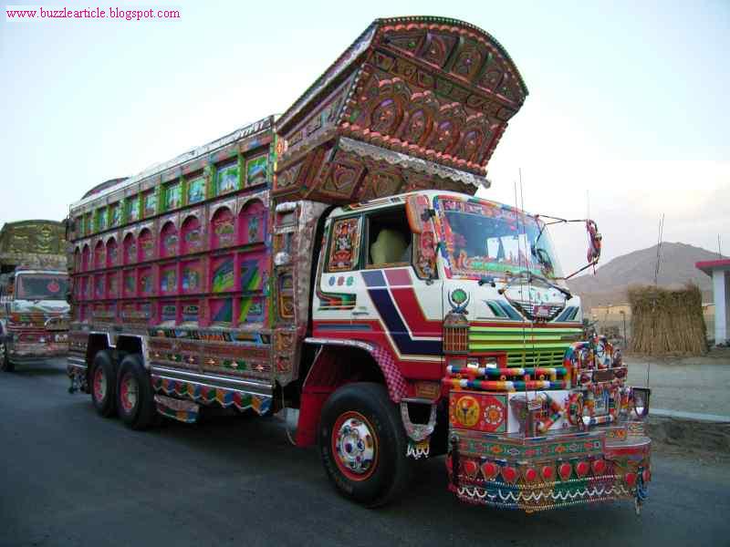 FUN WORLD: COLOURFUL TRUCKS OF PAKISTAN