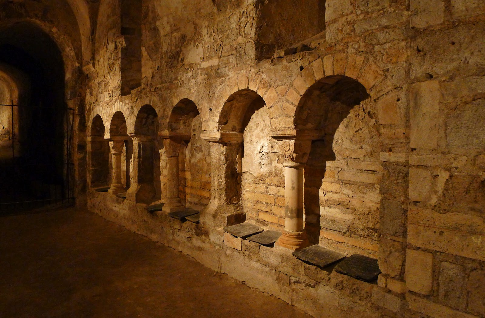 à mi-voix: La crypte Saint-Aignan
