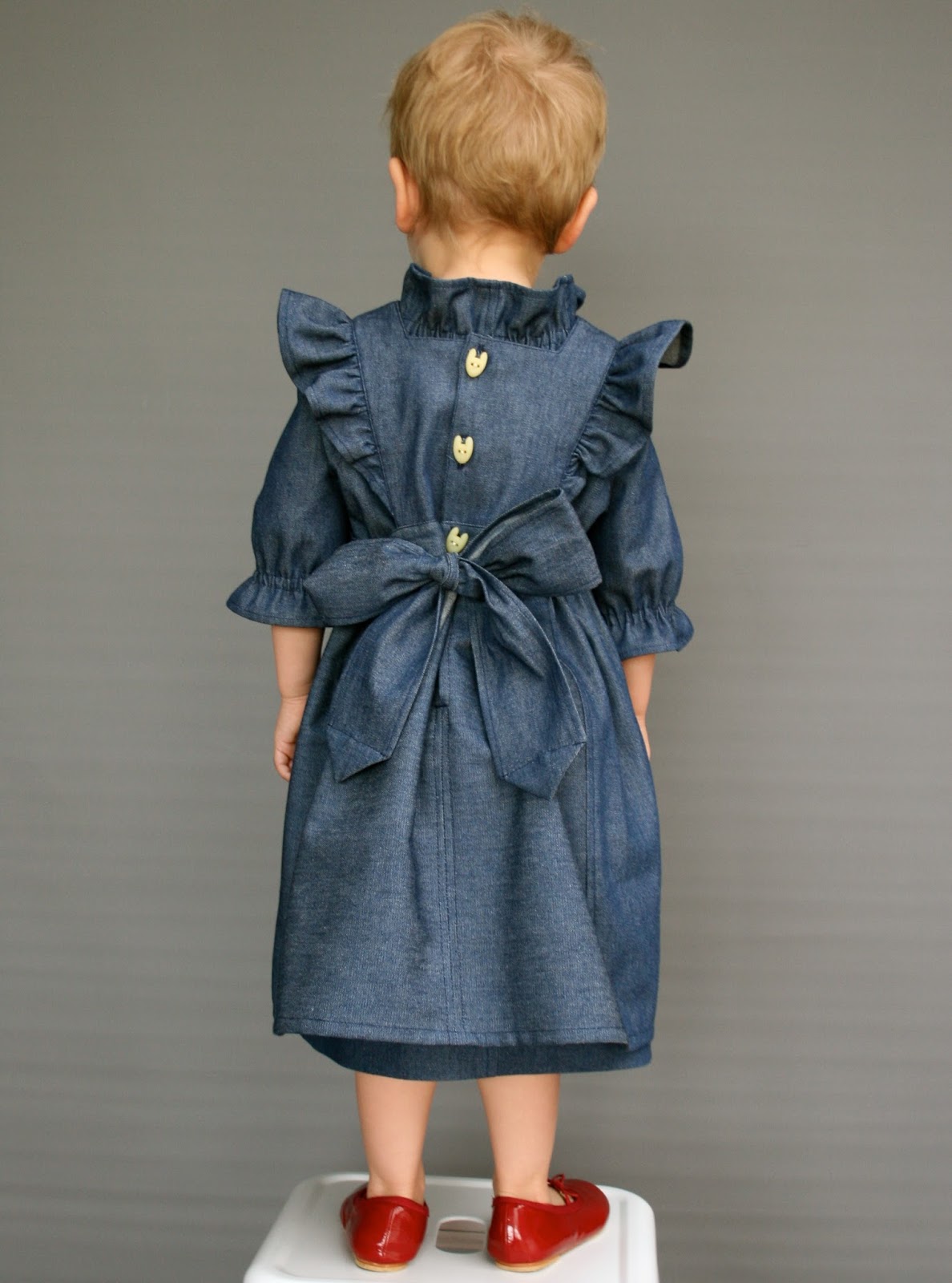 Five and Counting....: Vintage Pinafore Simplicity 7197