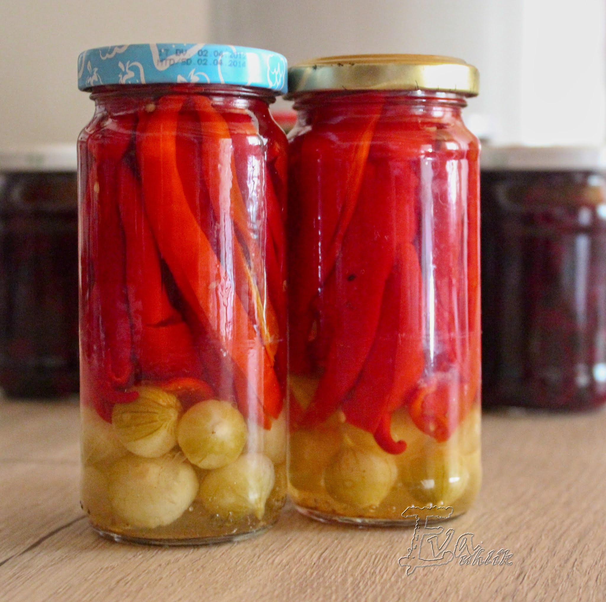 o varení...: Feferónky s hrozienkami v medovom náleve