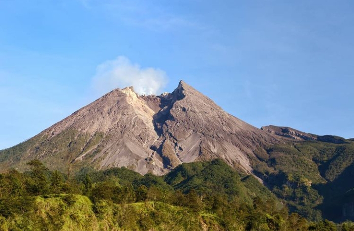 Gunung Merapi - Lereng segi selatan ada dalam administrasi Kabupaten ...