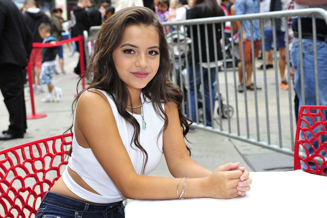 Starlet Arcade: Isabela Moner